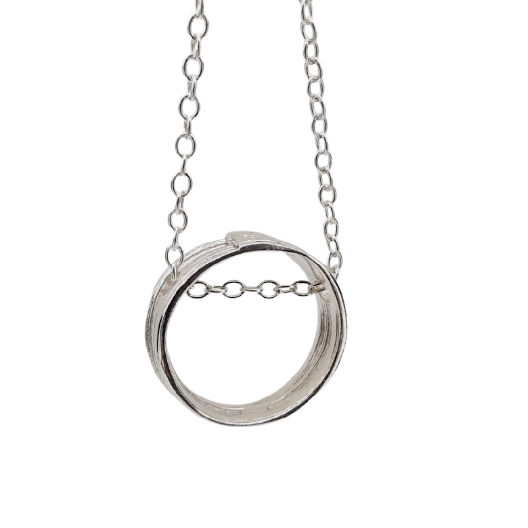 ERIN CHENG | RIDGE CIRCLE PENDANT – NAOMI SCHWARTZ JEWELLERY DESIGN GALLERY